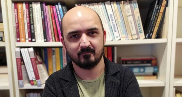 2020 Yunus Nadi Öykü Ödülü’nü kazanan Murat Çelik’in üçüncü şiir kitabı ...